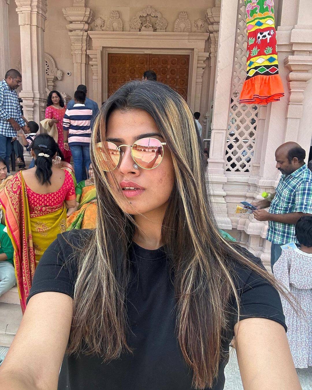 Amrutha Suresh | 'ഇനിയിപ്പോ സന്യാസമാ നല്ലത്'; മോഡേൺ ലുക്കിൽ ആത്മീയ ...