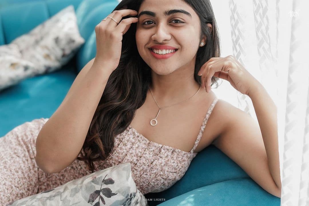 Kalyani Panicker | ബിന്ദു പണിക്കരുടെ മകള്‍ കല്യാണി സിനിമയിലേക്ക്; അരങ്ങേറ്റം മോഹന്‍ലാലിനൊപ്പം ...