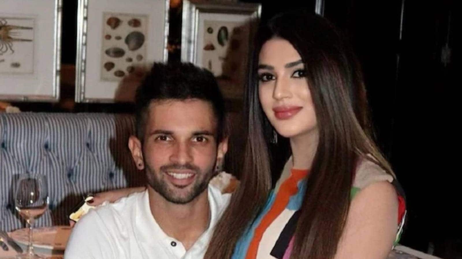 പാകിസ്ഥാന് മേൽ അവസാന ആണി അടിച്ച കേശവ് മഹാരാജ്; ഇന്ത്യൻ വംശജനായ ...