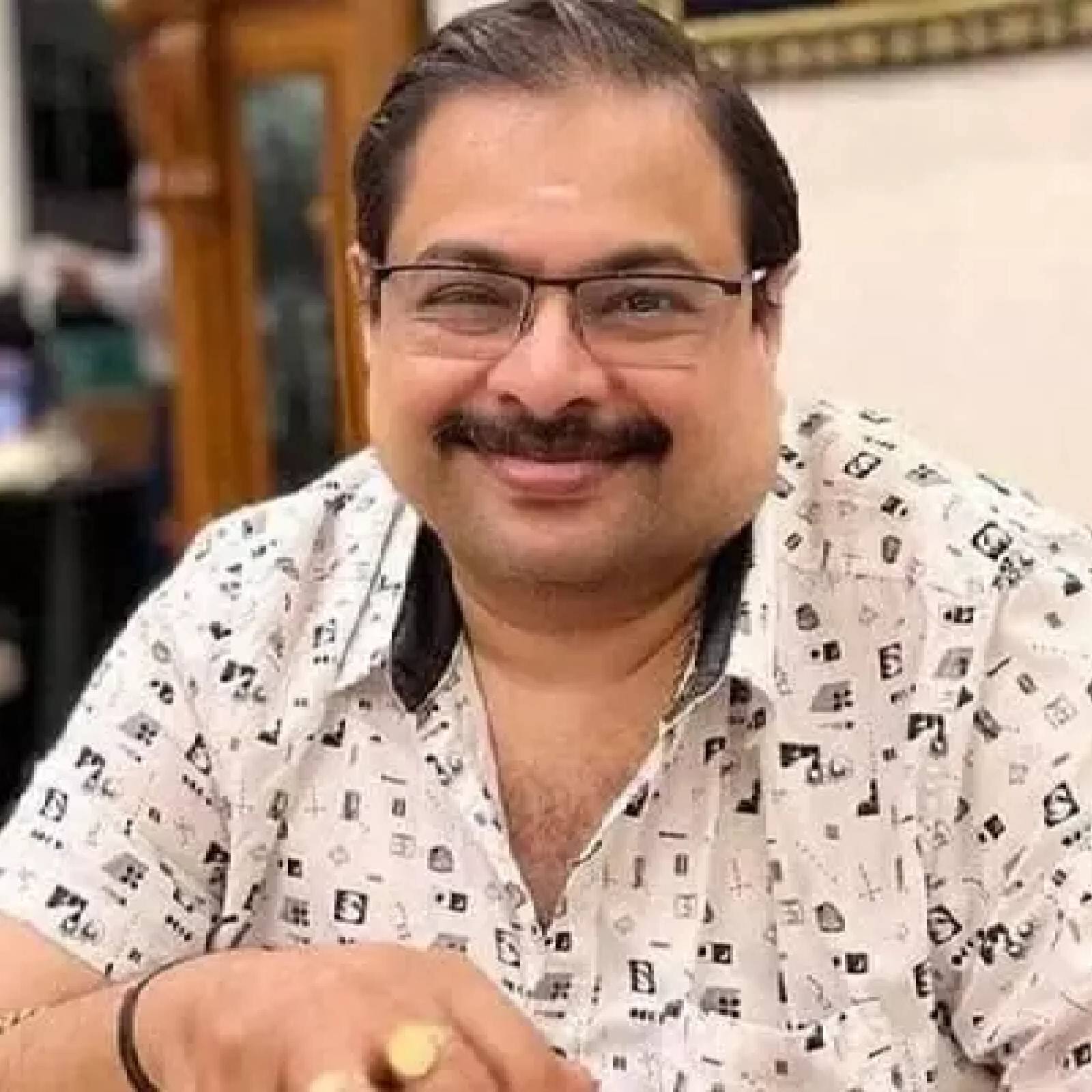 വികൃതിയായ സ്കൂൾ വിദ്യാർത്ഥിയെ അന്വേഷിച്ച ബാലചന്ദ്ര മേനോന്റെ കണ്ടെത്തലായ അഡ്വക്കേറ്റ് ദിനേശ് മേനോ ...