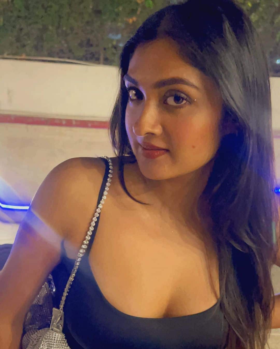 Kunjatta | താരങ്ങളേക്കാൽ ഗ്ലാമർ ലുക്കിൽ താരപുത്രി; കല്യാണത്തിന് പോയിവന്ന വേഷത്തിൽ കുഞ്ഞാറ്റ എന്ന ...