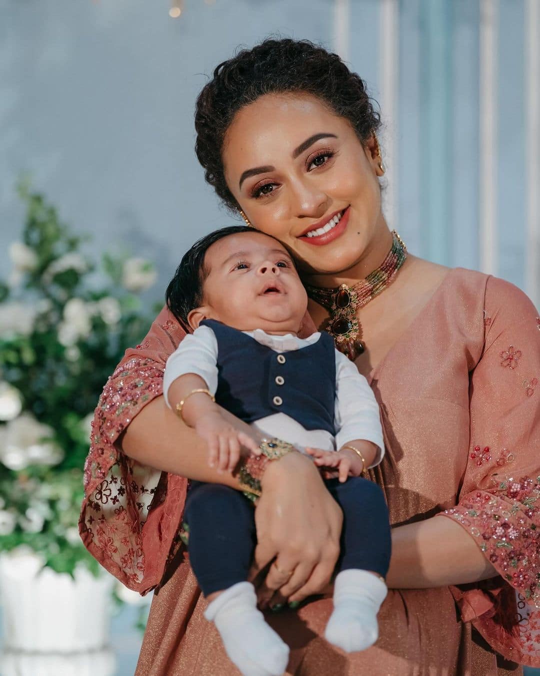 Pearle Maaney | കയ് ബേബിയുടെ മാമോദീസ ആഘോഷമാക്കി പേളിയും കുടുംബവും ...