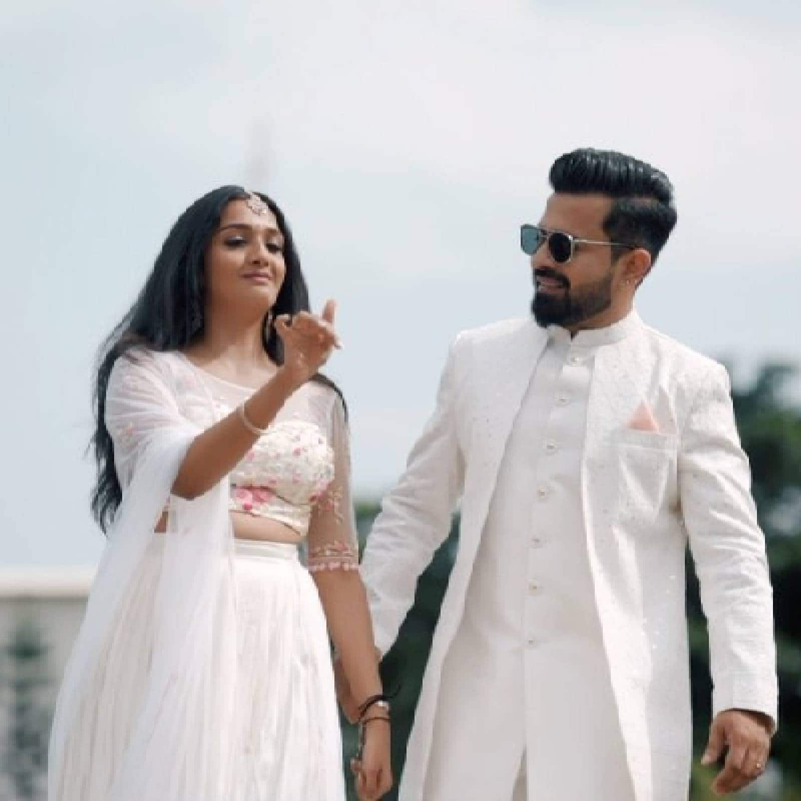 ബോളിവുഡ് പാട്ടുകാരൻ മലയാളി നടി സുരഭിയെ പ്രണയിച്ചതിങ്ങനെ; പ്രണയകഥയുമായി ...