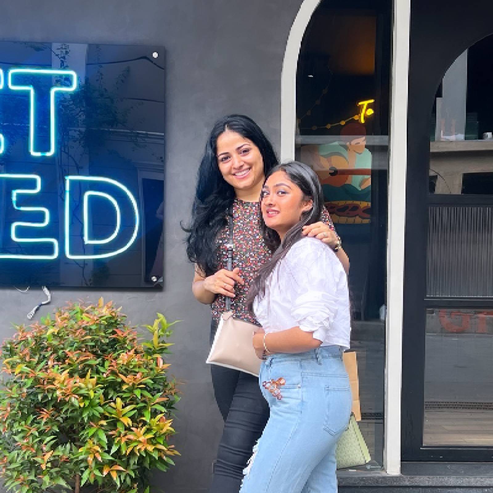 Kunjatta | ചേച്ചി എന്നല്ലേ തോന്നൂ! കുഞ്ഞാറ്റയെ ചേർത്തുപിടിച്ച് കുന്നോളം സ്നേഹം നൽകുന്ന അമ്മ ...