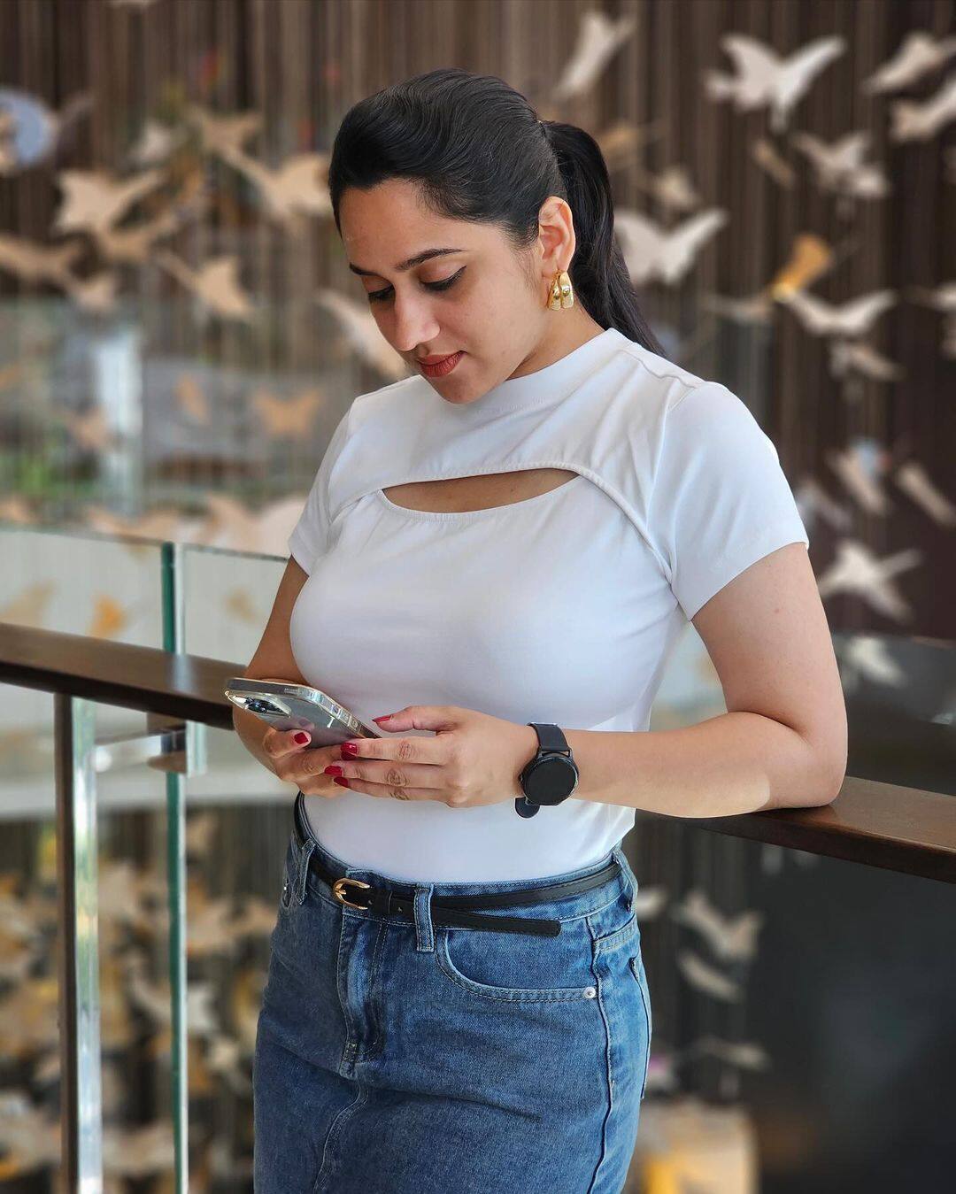 Miya George | ഇതാണല്ലേ സന്തൂര്‍ മമ്മി ലുക്ക്; നടി മിയ ജോര്‍ജിന്‍റെ സ്റ്റൈലിഷ് ചിത്രങ്ങള് ...