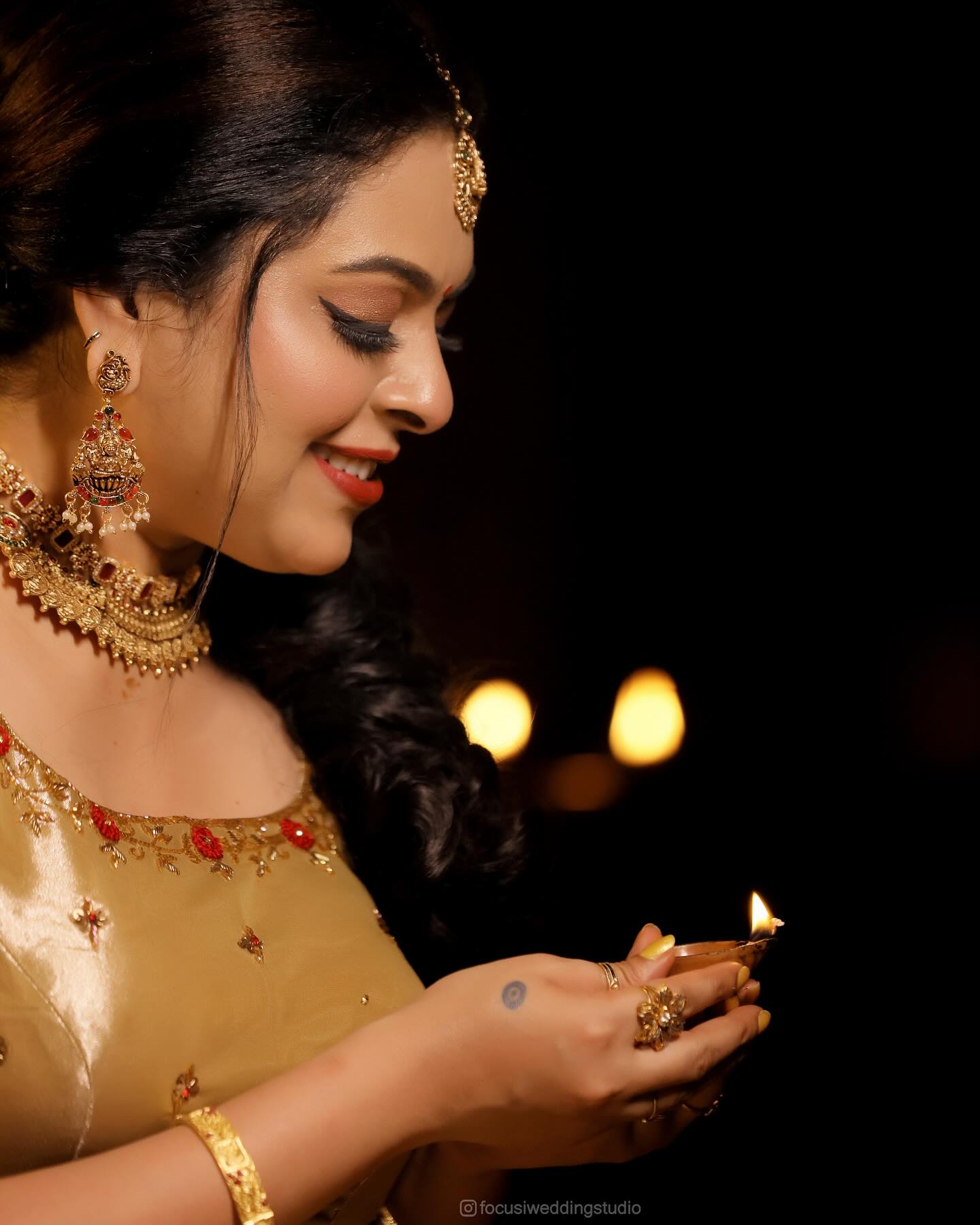 തണുത്തുറയുന്ന മൈനസ് 17 ഡിഗ്രിയിൽ മലയാളത്തിന്റെ നായിക; ആർട്ടിക് സർക്കി ...