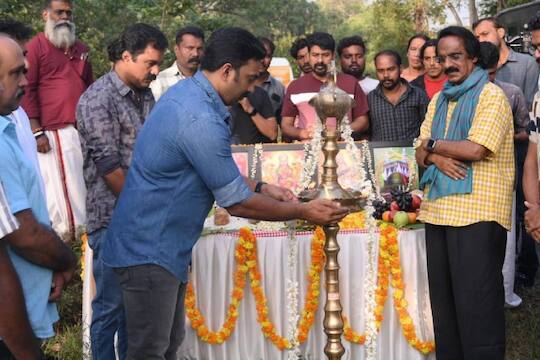 Moksha | ബംഗാളി താരം മോക്ഷ വീണ്ടും മലയാളത്തിലെത്തുന്ന ചിത്രം; 'ചിത്തിനി ...