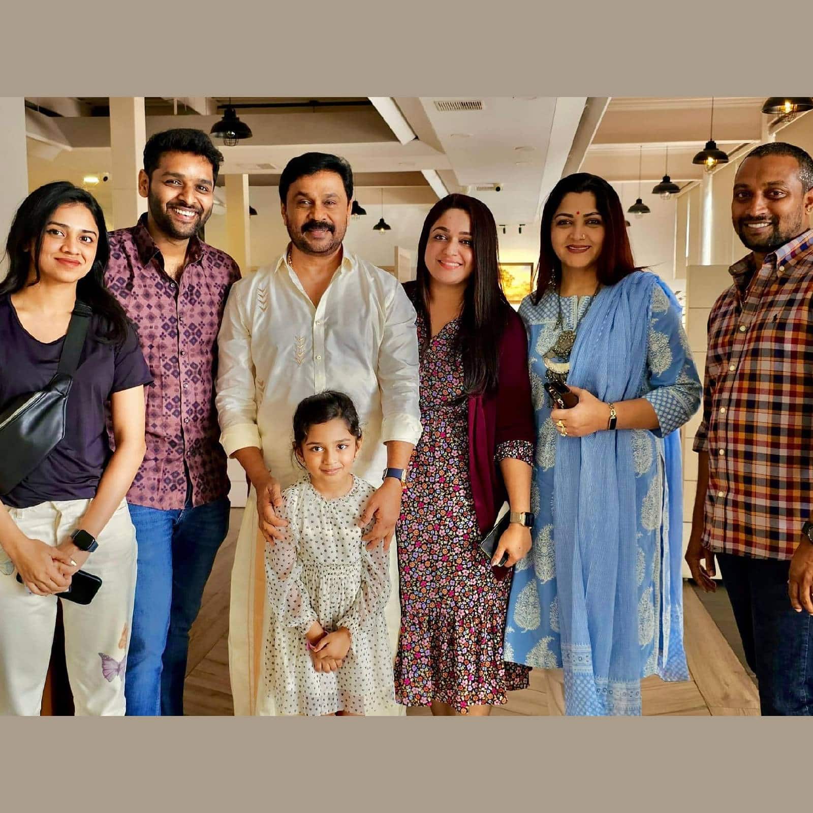 മാമാട്ടി പറഞ്ഞാൽ പിന്നെ അപ്പീൽ ഇല്ല; കണ്ണട കടയിൽ കുസൃതിയുമായി ...