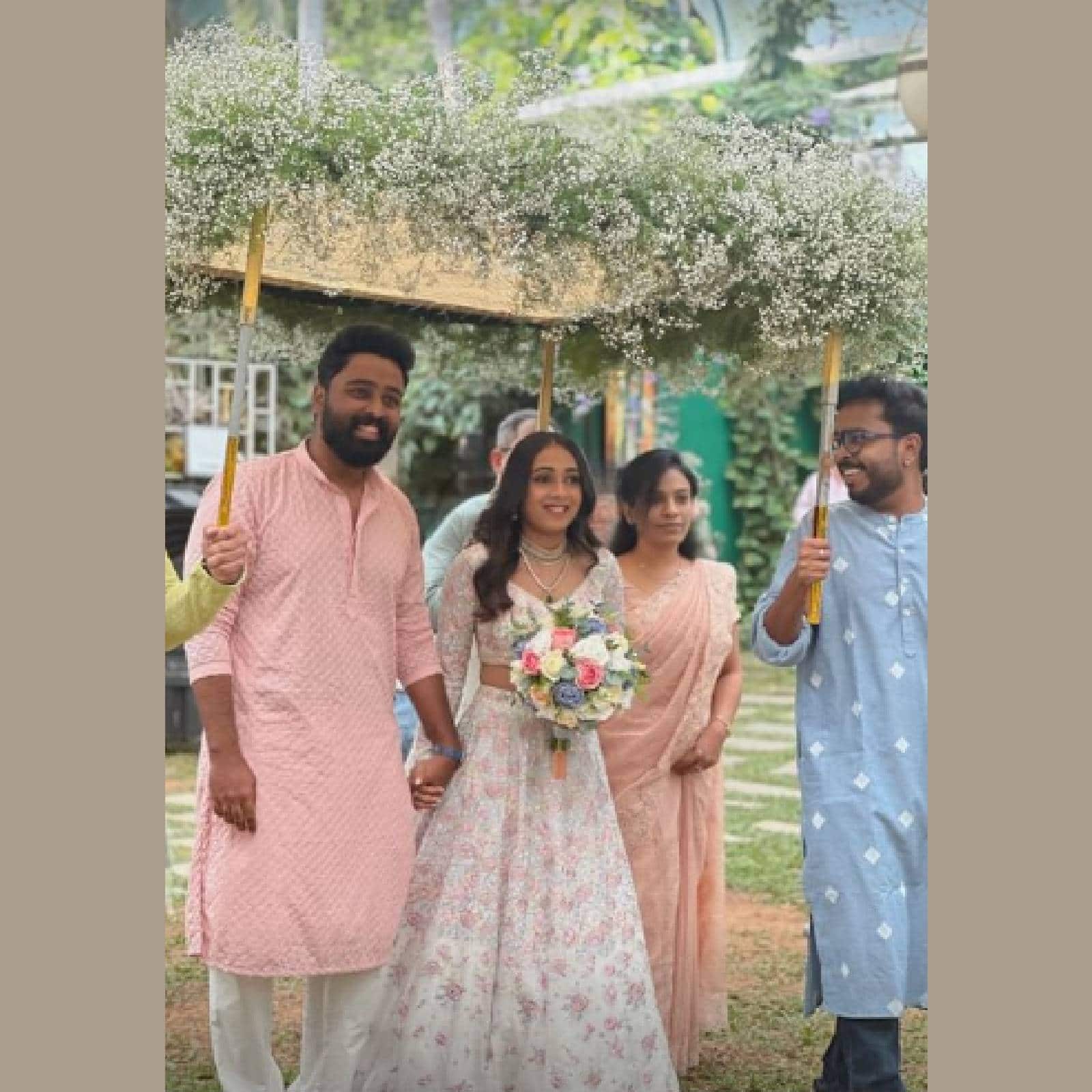 Ahaana Krishna | എക്കാലത്തെയും ബെസ്റ്റ് ഫ്രണ്ട് നിമിഷ് രവിയുടെ വീട്ടി ...