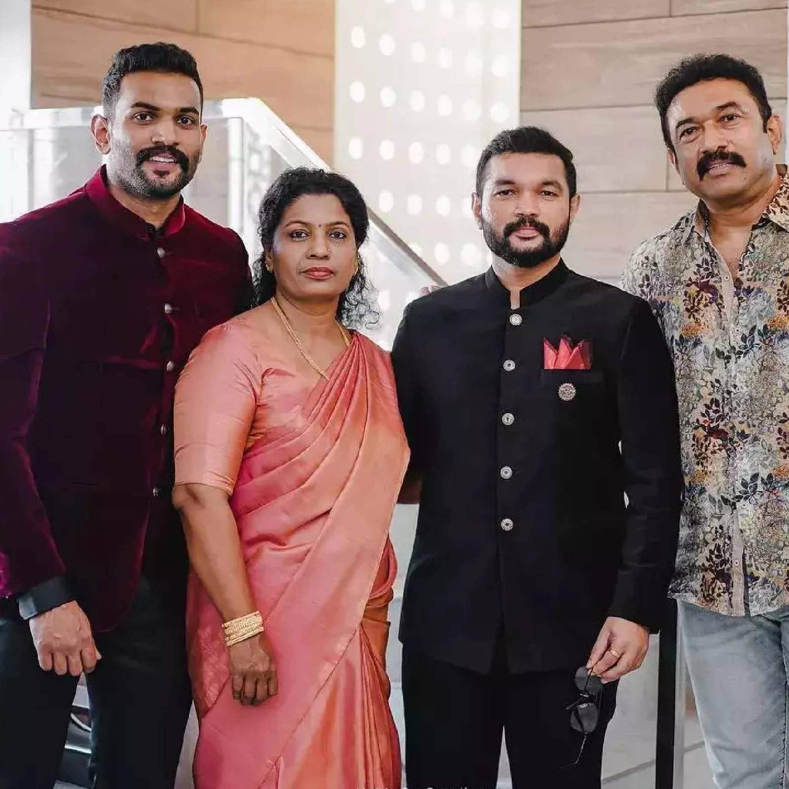 Baburaj | 'മൂന്നുപേരും മക്കൾ ആണോ ചേട്ടാ?' ബാബുരാജിന്റെ കുടുംബ ...