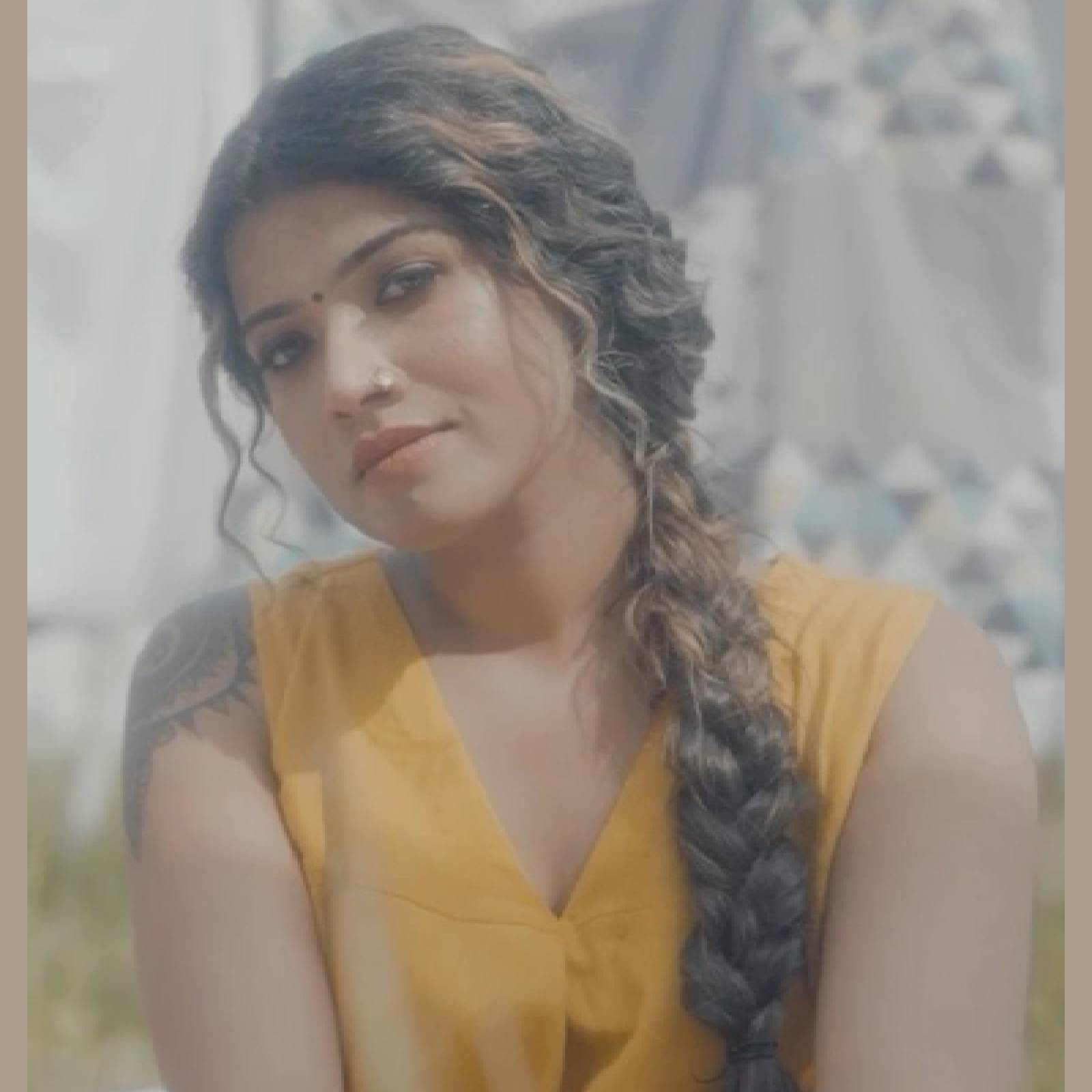 Amrutha Suresh | തിരുമ്പി വന്തിട്ടേൻ; പുതുവർഷത്തിൽ ഗംഭീര ...