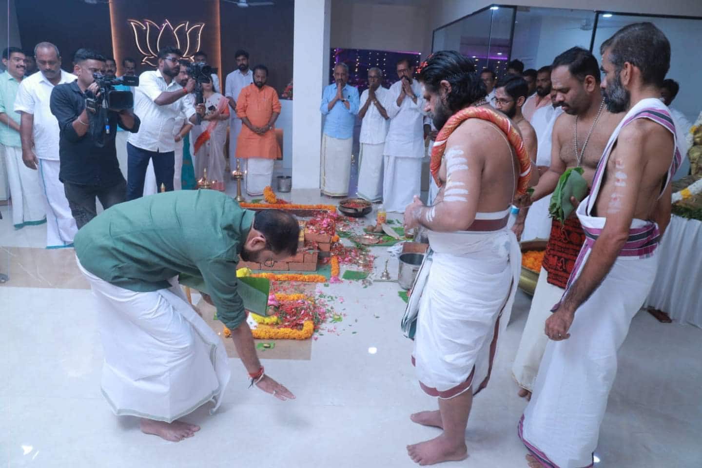 bjp kerala office: ഉള്ളിൽ താമരക്കുളം; എല്ലാ മുറികളിലും കാറ്റും ...