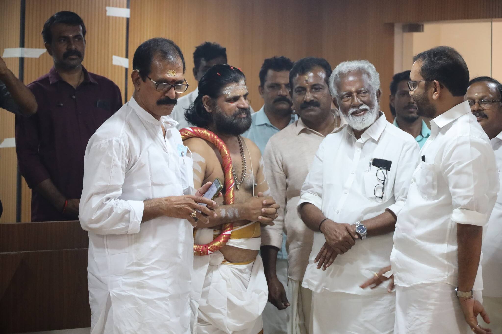 bjp kerala office: ഉള്ളിൽ താമരക്കുളം; എല്ലാ മുറികളിലും കാറ്റും ...