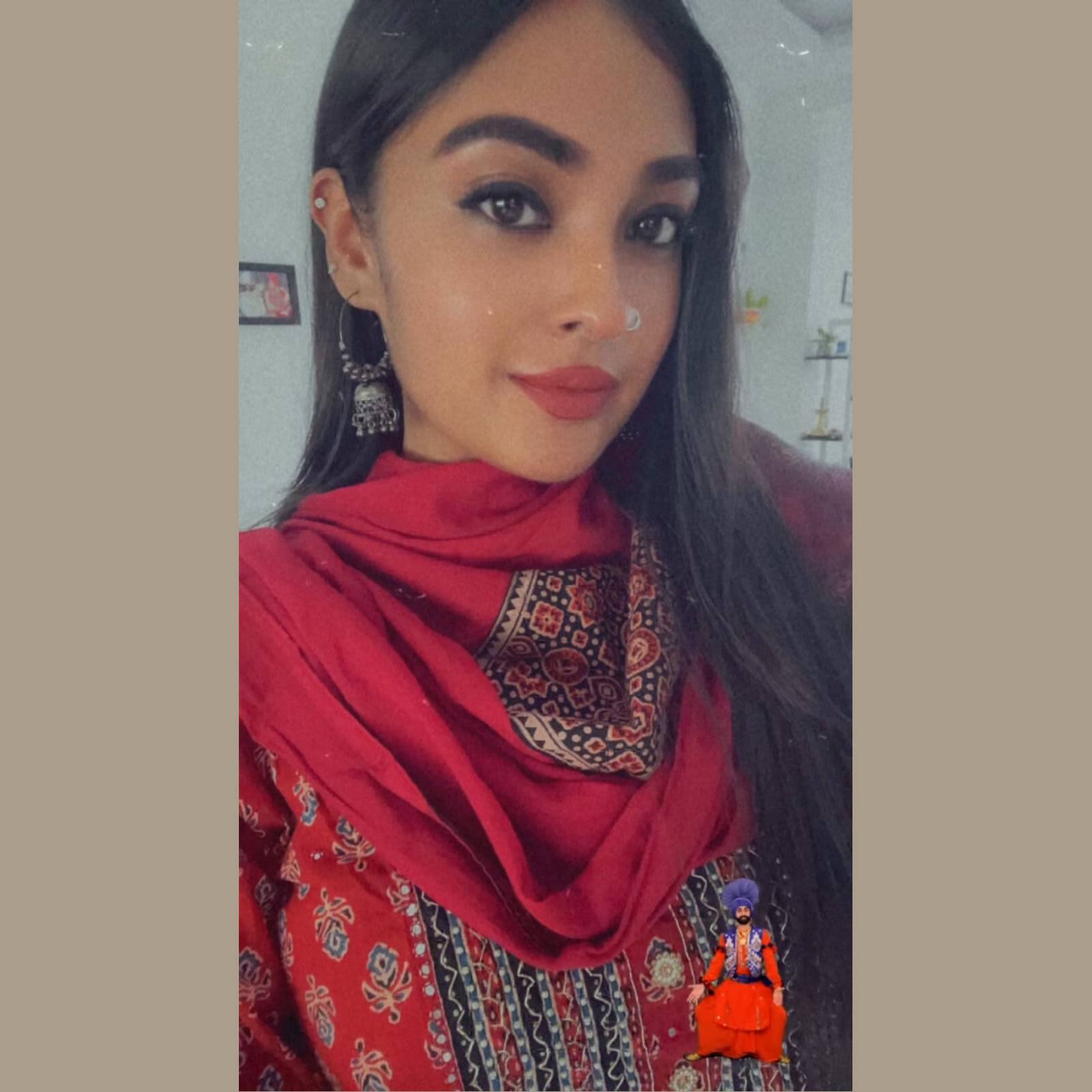 ഒളിച്ചു നിന്നാൽ കണ്ടുപിടിക്കില്ലെന്നു കരുതിയോ; താരപുത്രിയുടെ ഒൻപതു വർഷം മുൻപത്തെ സ്കൂൾ ചിത്രം ...