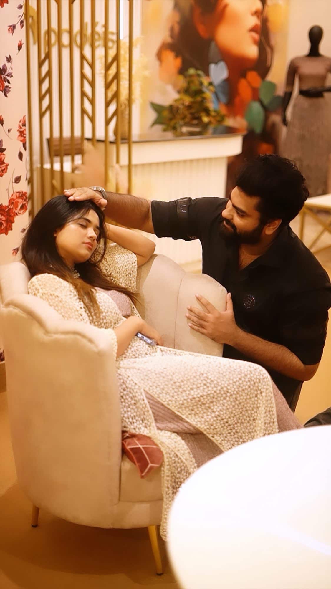 ഒരു ദിവസം മുൻപ് വരെ ഒന്നിച്ചുള്ള പോസ്റ്റ്; ആരതി പൊടി റോബിൻ രാധാകൃഷ്ണനെ ...