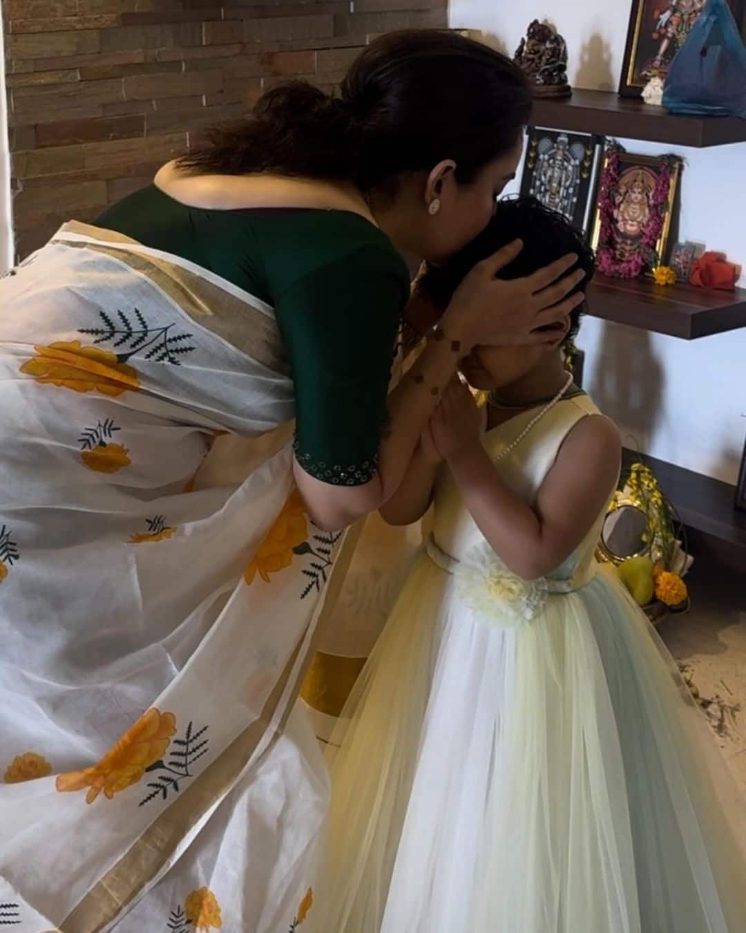 Bhamaa | ഭാമയുടെ കൂടെ മകളുടെ ചിത്രം മാത്രം; ഒരുപാട് നാളുകൾക്ക് ശേഷം ...