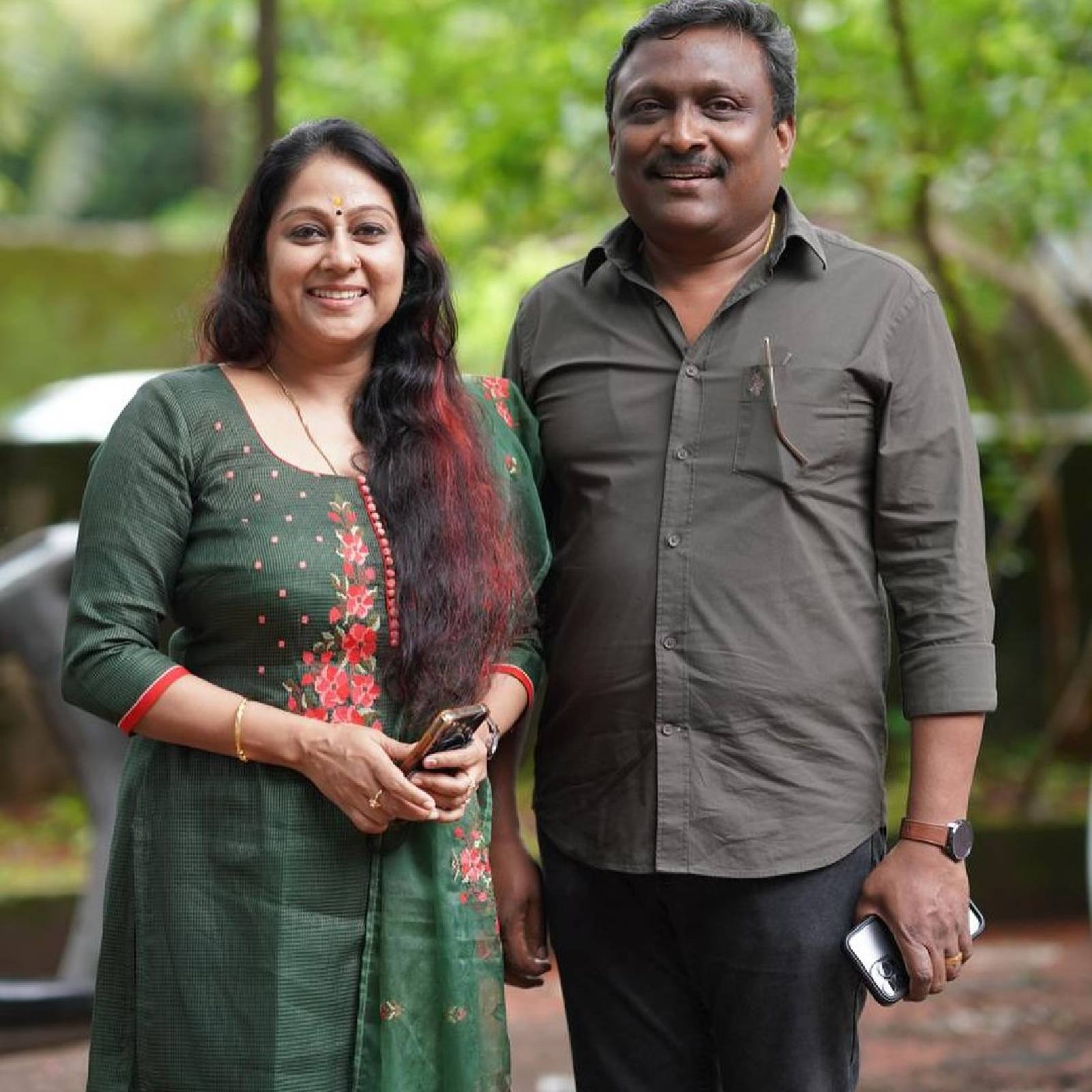 ഷൂട്ടിങ്ങ് ലൊക്കേഷനില്‍ ചിപ്പിക്കും രഞ്ജിത്തിനും 23ാം വിവാഹവാർഷികം; കേക്ക് മുറിച്ച് ആഘോഷിച്ച് ...