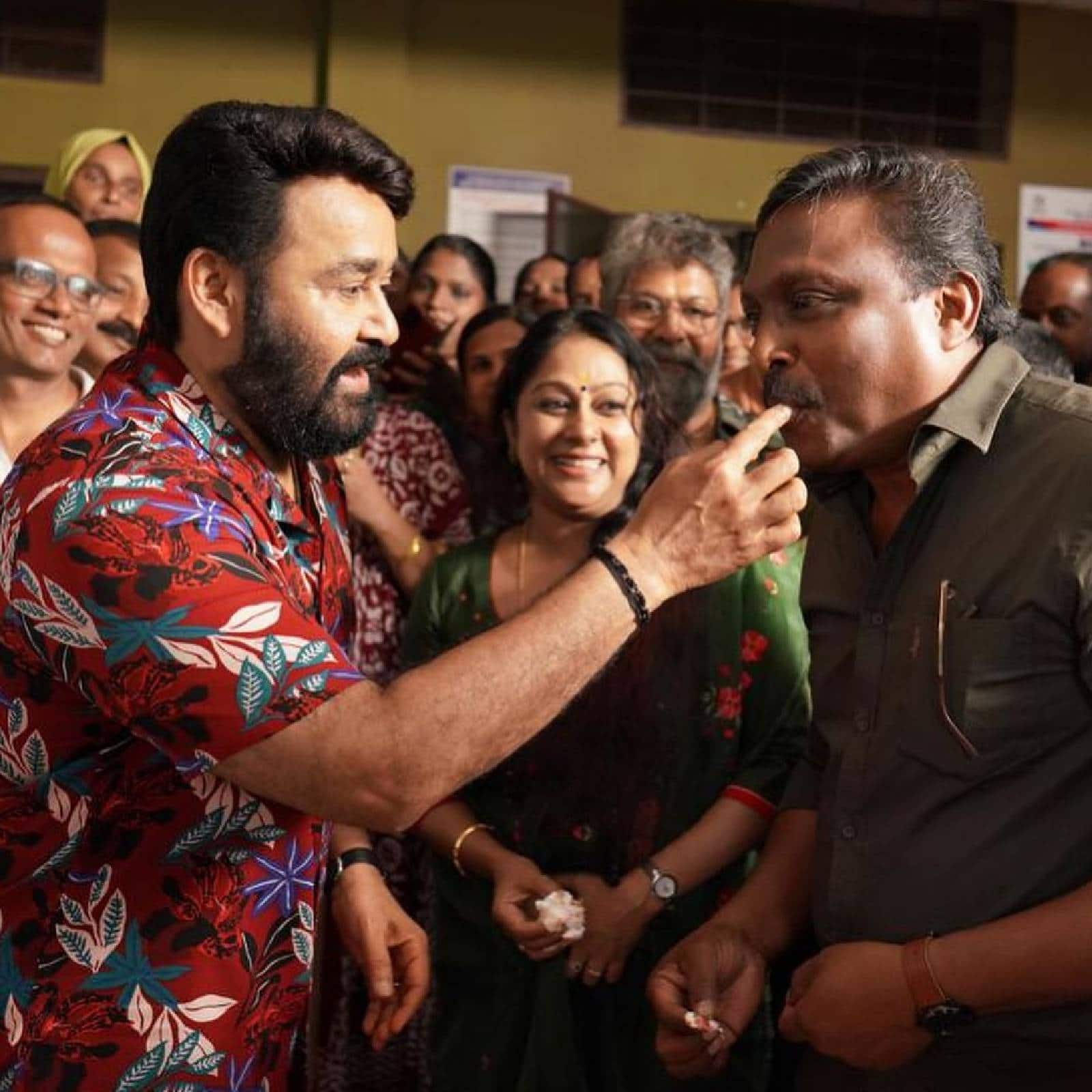 ഷൂട്ടിങ്ങ് ലൊക്കേഷനില്‍ ചിപ്പിക്കും രഞ്ജിത്തിനും 23ാം വിവാഹവാർഷികം ...