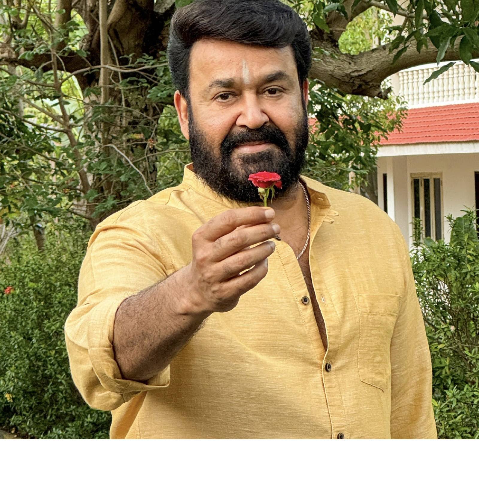 Mohanlal | ലാലേട്ടനെ 'നെഞ്ചിൽ കൊണ്ടുനടക്കുന്ന' ആരാധകൻ മോഹൻലാലിനെ ...