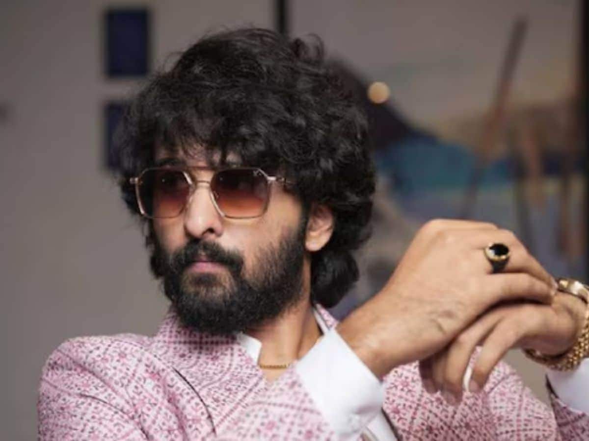 shane nigam: 'സുഡാപ്പി ഫ്രം ഇന്ത്യ' എന്നെഴുതി കഫിയ ധരിച്ച ചിത്രം ...