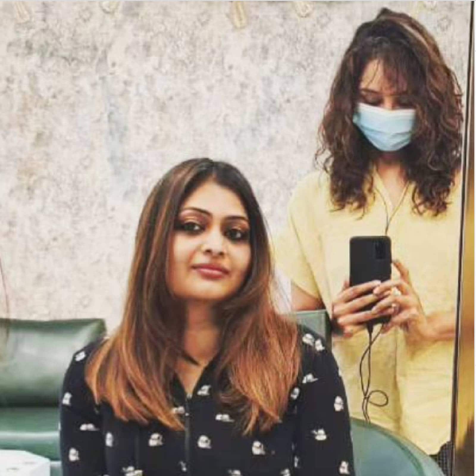 Geetu Mohandas | നയൻ‌താരയാണോ? ഗീതു മോഹൻദാസിന്റെ കൂടെ മിറർ സെൽഫി പക ...