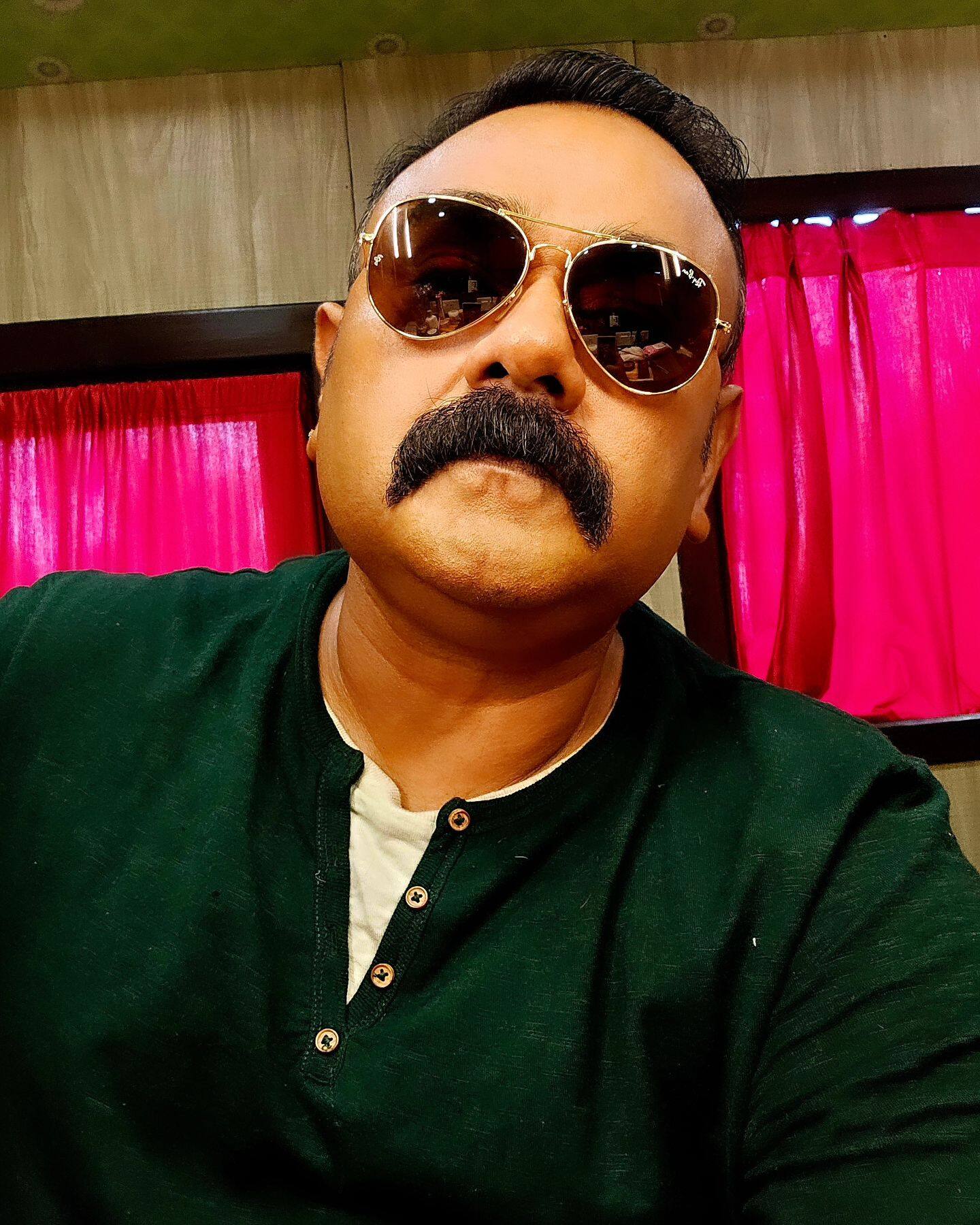 'ഇതിൽ ഞാനുണ്ട്' എന്ന് താരം; മകളെക്കണ്ടാൽ ഇതുപോലെത്തന്നെ എന്ന് ആരാധകരുടെ ...