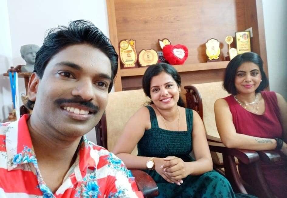 കാമറ ഒഴികെ എല്ലാം സന്തോഷ് പണ്ഡിറ്റ്; ബജറ്റ് 5 ലക്ഷം; ലൊക്കേഷൻ കുളു ...