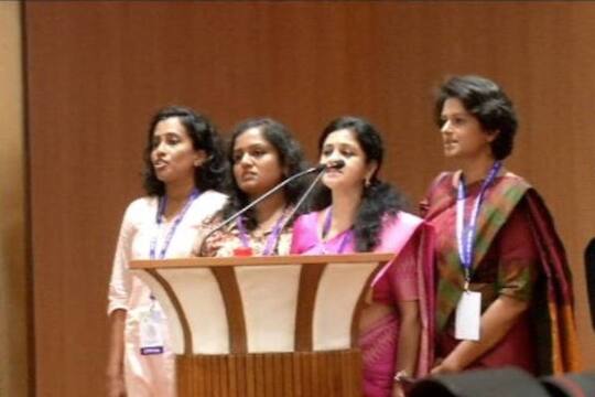 ലോക കേരളസഭ ഉദ്ഘാടന വേദിയിൽ ദേശീയ ഗാനം മുടങ്ങി; രക്ഷകയായി നോർക്ക ...