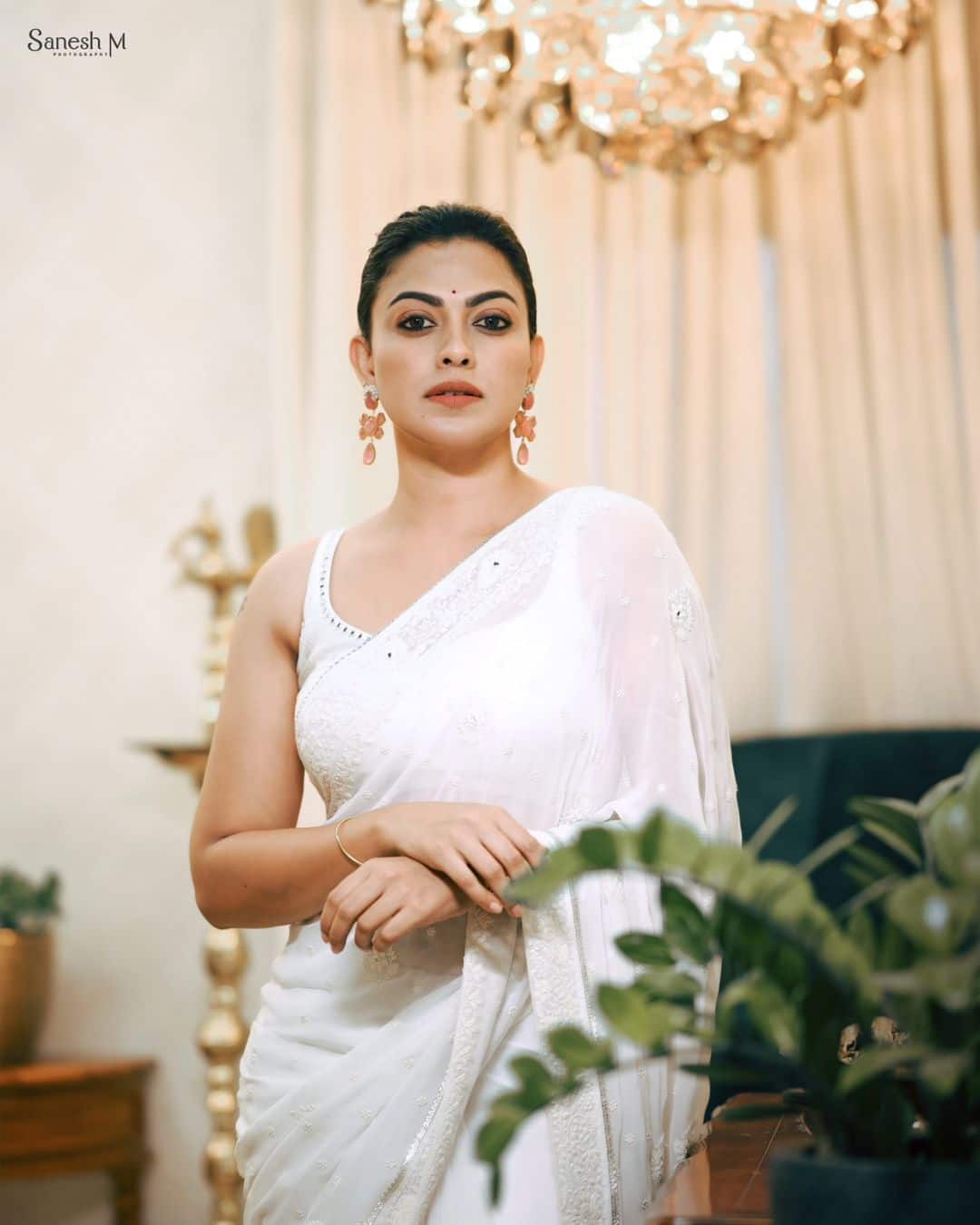 Anusree | 'ഹൗ ബ്യൂട്ടിഫുൾ..!' തൂവെള്ള സാരിയിൽ മാലാഖയെപ്പോലെ അനുശ്രീ | Anusree looks like an ...