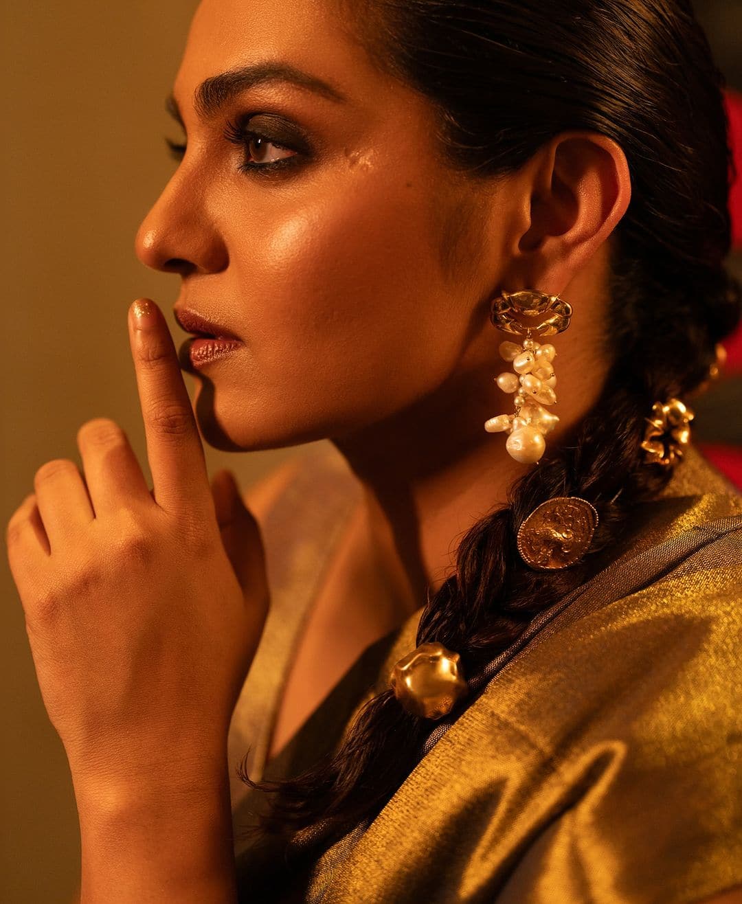 Parvathy Thiruvothu| സ്വർണ്ണത്തിളക്കത്തിൽ പാർവ്വതി തിരുവോത്ത് ...