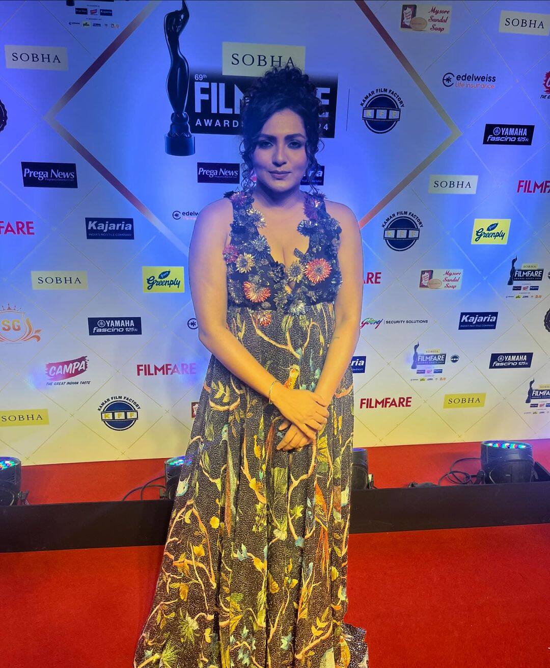 Parvathy Thiruvothu| 'നാട്ടിൽ നടക്കുന്നത് വല്ലോം അറിയുന്നുണ്ടോ ചേച്ചി ...