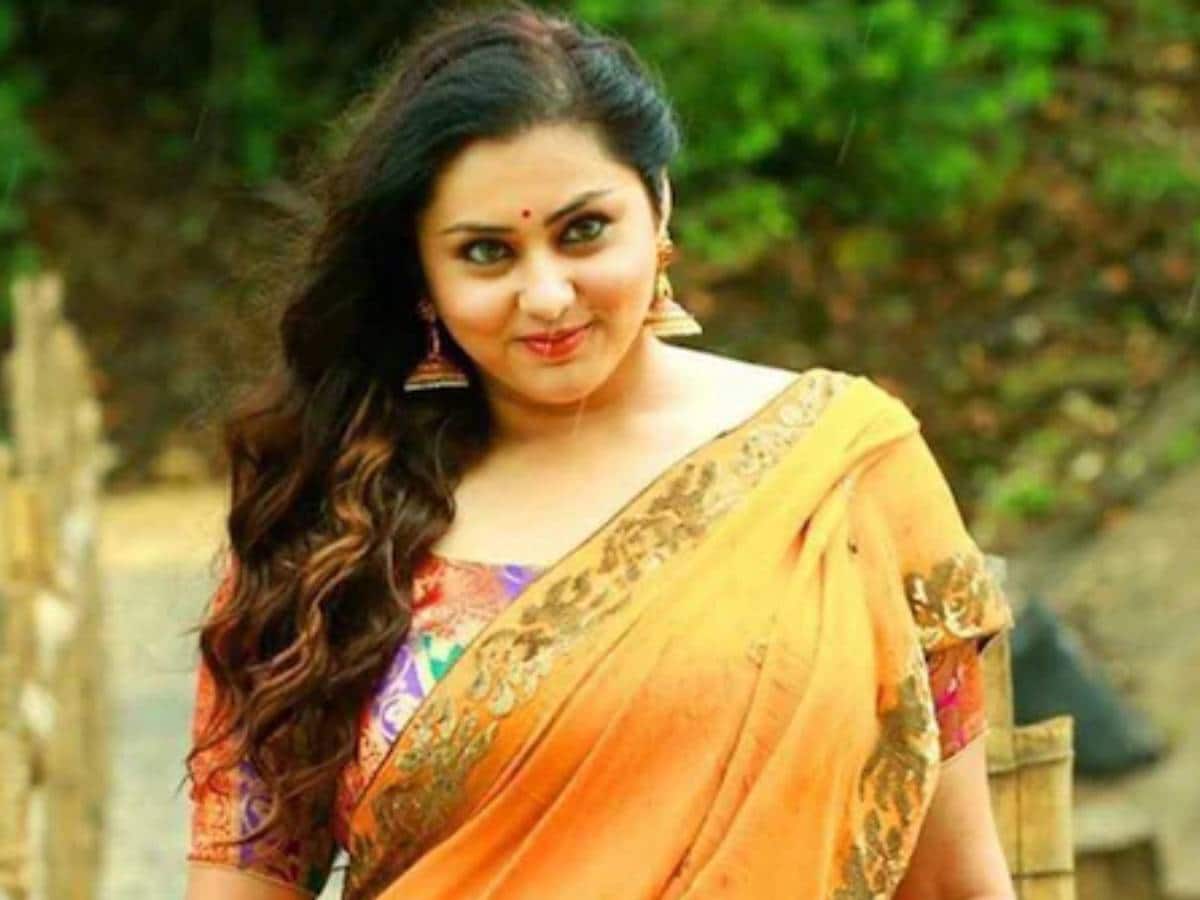 Namitha: മധുര മീനാക്ഷി ക്ഷേത്രത്തിൽ ദർശനം നടത്താൻ ഹിന്ദുവാണെന്ന് ...