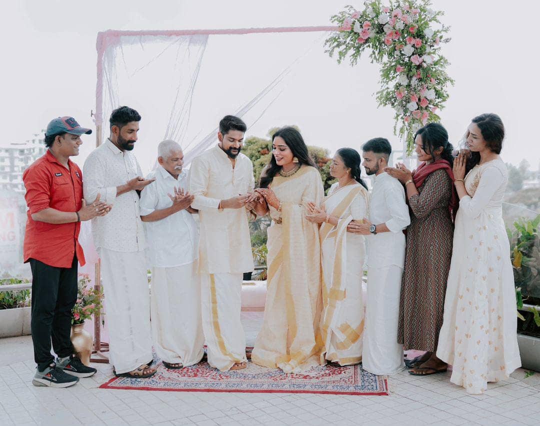 Seema Vineeth | 'കൊട്ടും കുരവയുമില്ലാതെ അവർ ഒന്നായി'; സീമ വിനീതും ...