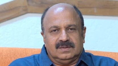 നടൻ സിദ്ദിഖ് ബലാത്സം ഗ കേസിൽ അന്വേഷണ ഉദ്യോ ഗസ്ഥന് മുന്നിൽ ഹാജരായി ...