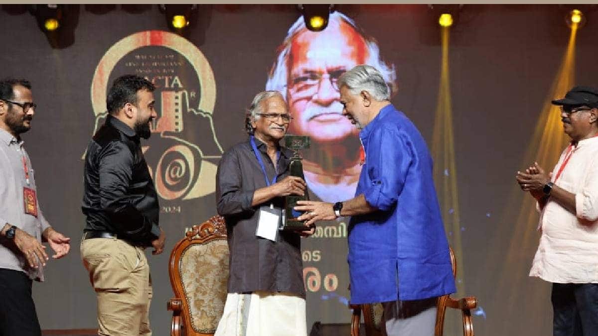 മാക്ട 'ലെജൻഡ് ഓണർ പുരസ്‌കാരം' ശ്രീകുമാരൻ തമ്പി ഏറ്റുവാങ്ങി ...