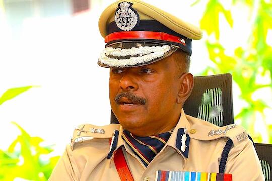 വിവാദങ്ങൾക്കിടെ ക്ലിഫ്ഹൗസില്‍ മുഖ്യമന്ത്രി-DGP കൂടിക്കാഴ്ച; ADGP അജിത് ...