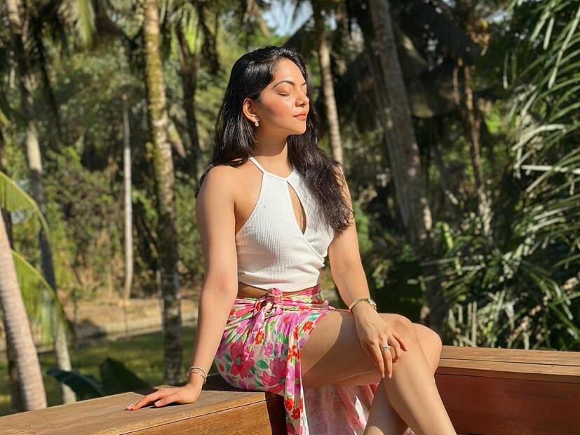 സഞ്ജുവിന്റെ ഭാര്യ ചാരു അഹാനയുടെ കൂട്ടുകാരി; പിറന്നാൾ സമ്മാനം കിട്ടിയ ...