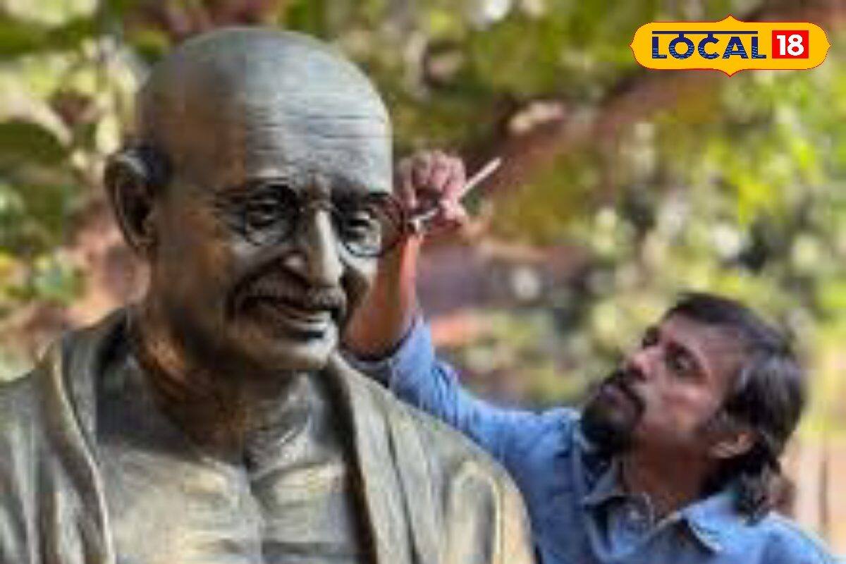 Unni Kanayi's sculpture of Mahatma Gandhi - Malayalam News