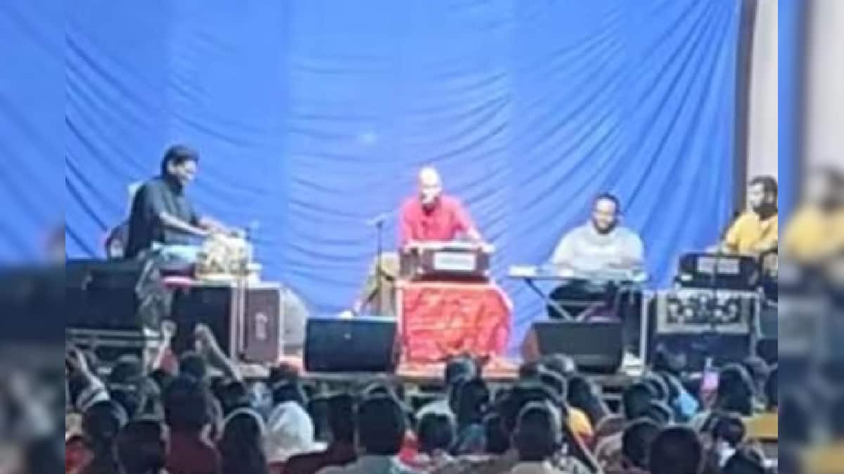 ക്ഷേത്രോത്സവത്തിൽ വീണ്ടും വിപ്ലവഗാനം പാടി അലോഷി; കോൺഗ്രസ് പ്രവർത്തക ...