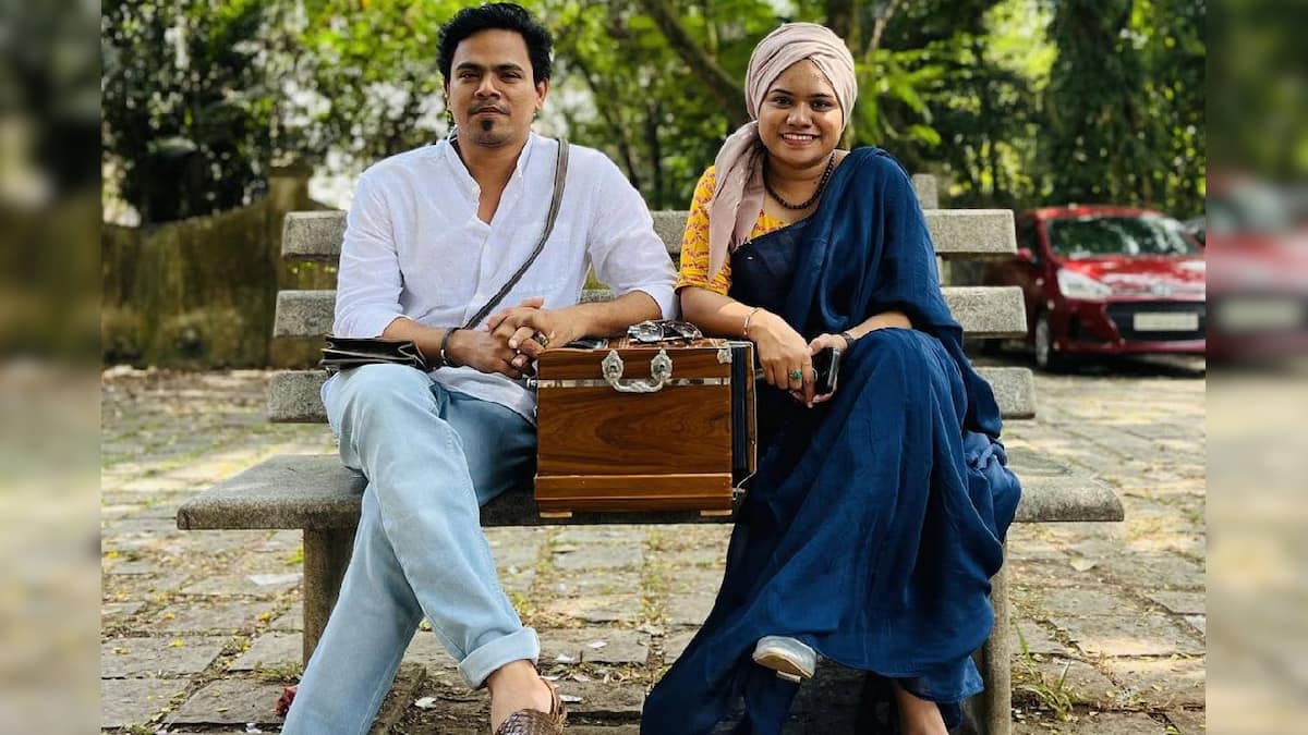 Raaza Beegum: 'ഓമലാളെ നിന്നെയോര്‍ത്ത്'; ഗസല്‍ ഗായകരായ റാസ-ബീഗം ദമ്പതിമാ ...