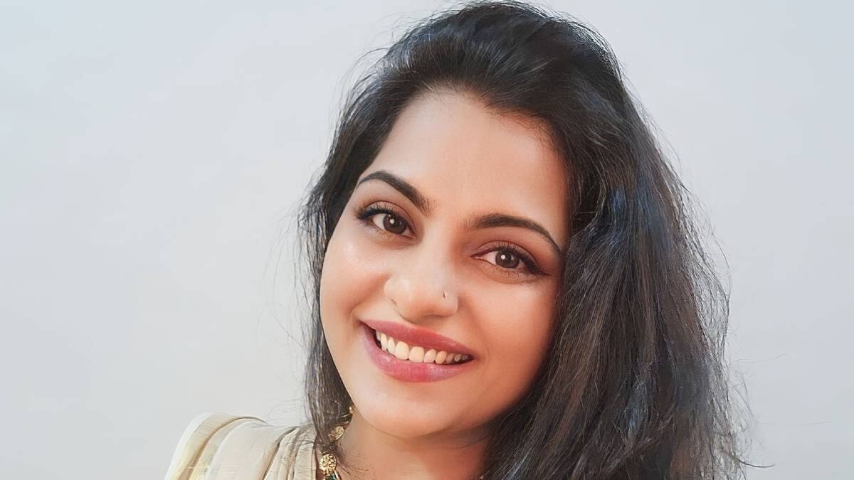 'എത്ര അലക്കി വെളുപ്പിച്ചാലും പാടിപ്പുകഴ്ത്തിയാലും രാവണൻ ക്രൂരനായ ...