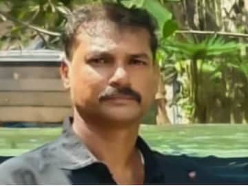 മലപ്പുറത്ത് ഇറക്കത്തിൽ നിര്‍ത്തിയിട്ട മിനി ലോറി ഉരുണ്ട് ദേഹത്ത് കയറി ...