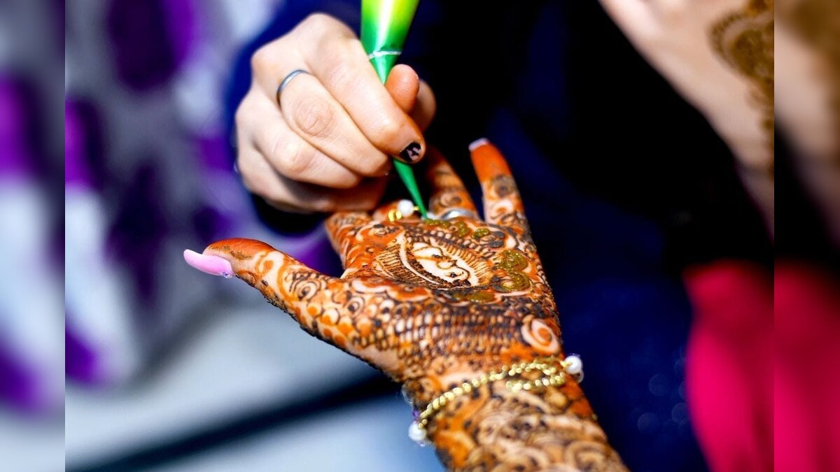 तुफान व्हायरल होतेय ही Raksha Bandhan Mehndi design; साधीसुधी नाही आहे ...