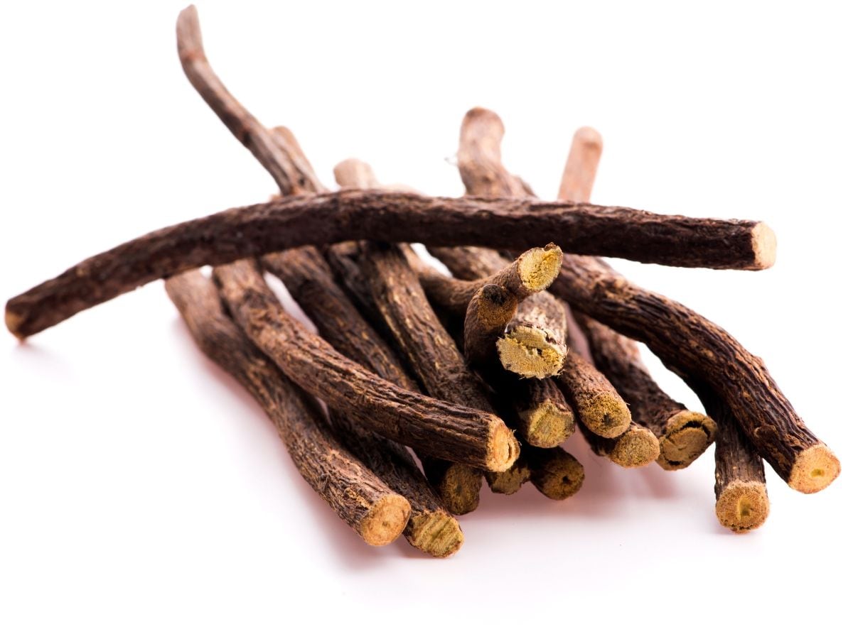 Jyeshthamadh Benefits : ज्येष्ठमध खाल्ल्याने होतात 'हे' जबरदस्त फायदे ...