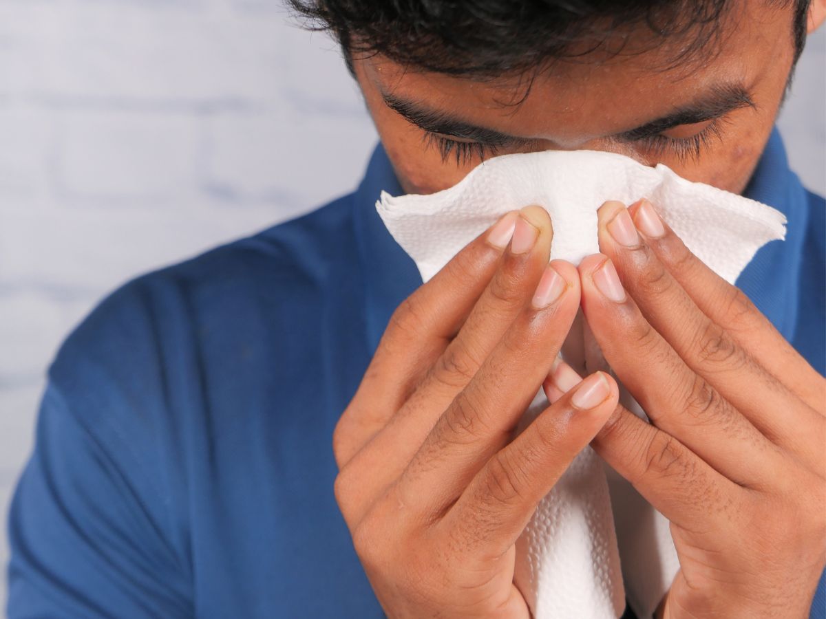 Viral News - शिंक येताच नाकतोंड बंद करता तर सावधान! परिणाम पाहूनच ...