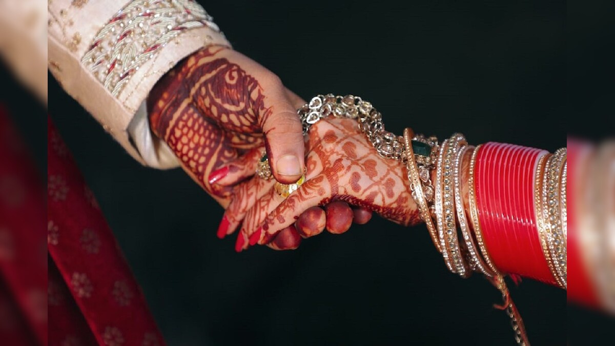 Weird Tradition - इथं दात दिल्यावर लगेच होतं लग्न; मिळतो मनासारखा ...