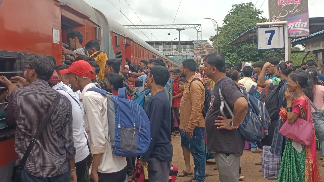 Konkan : चाकरमान्यांच्या परतीच्या प्रवासातही विघ्न, प्रचंड गर्दी ...