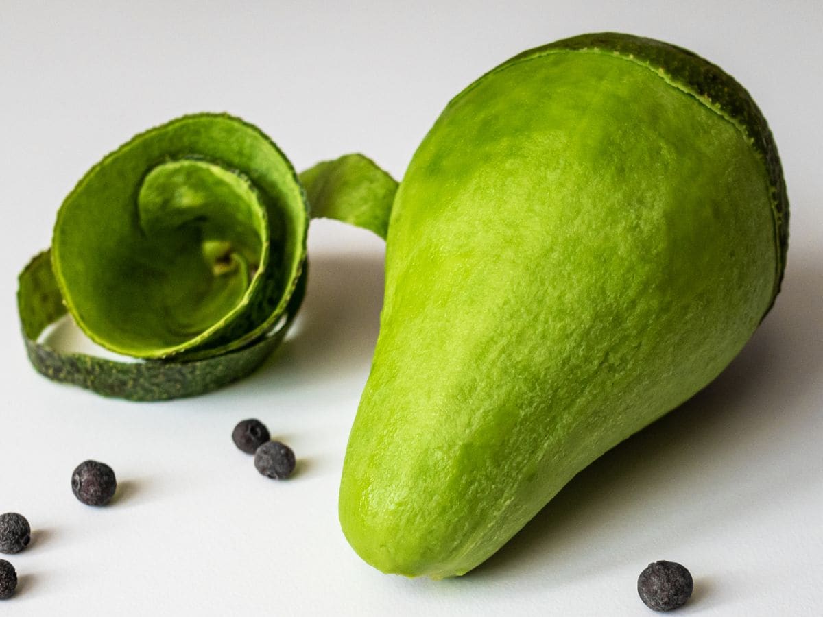 Avocado Peel : या महागड्या फळाच्या सालीचेही आहेत जबरदस्त फायदे! फक्त ...