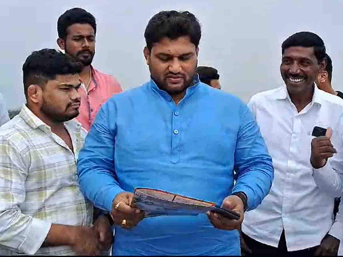 डबल महाराष्ट्र केसरी चंद्रहार पाटील निवडणुकीच्या रिंगणात; कोणाची वाढणार ...