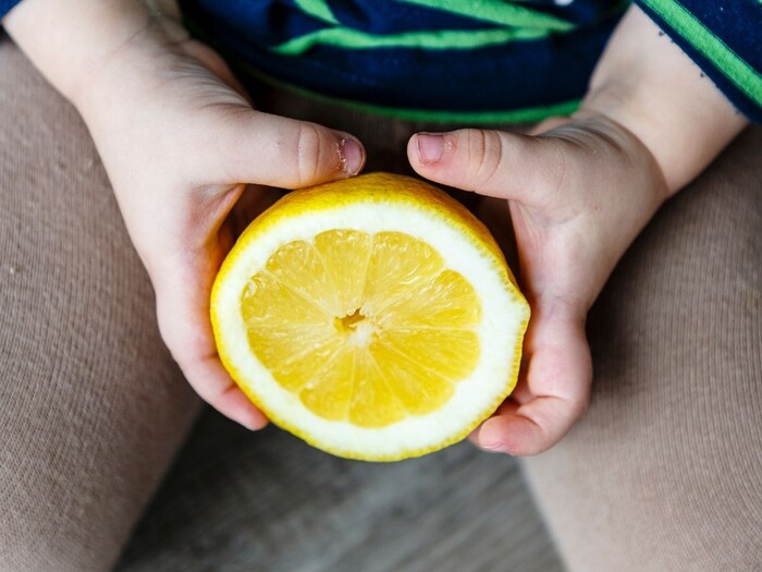 उकाडा वाढलाय खरं पण मुलांना चुकूनही देऊ नका लिंबू; परिणाम पाहून अंगावर ...